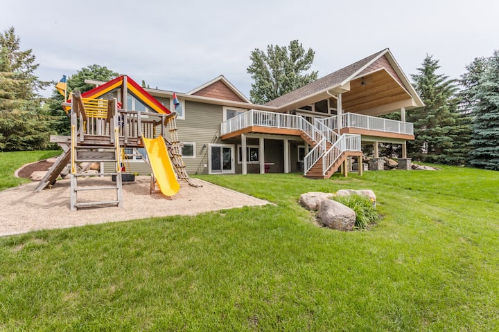 Family-friendly Lakeside Escape With Pontoon - Alexandria, MN