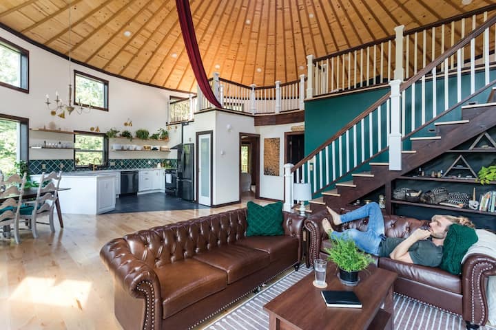 Round House Mountain Views & Hot Tub In The Forest - Woodstock, NY