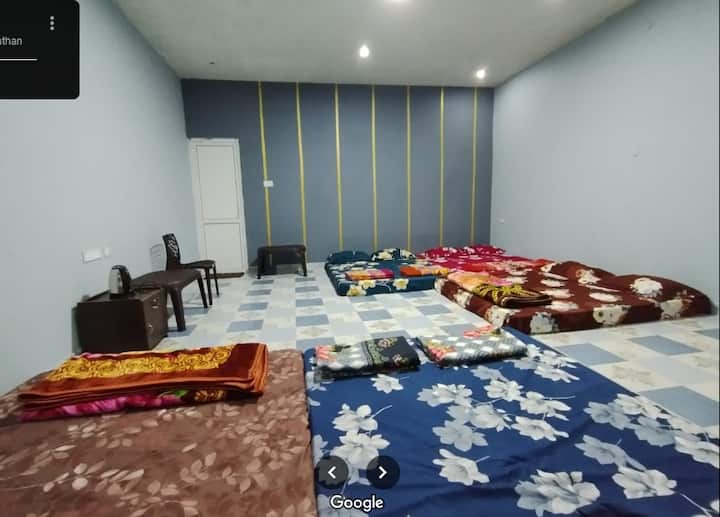 A Shared Dormitory Maximum Of 10 People Can Stay - Kotagiri