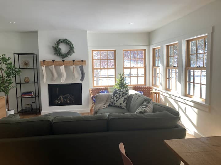 Ski House Steps From Restaurants & Stowe Shuttle! - Stowe, VT