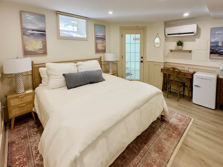 Salem Common Guest Suite With Parking & Patio - Salem, MA