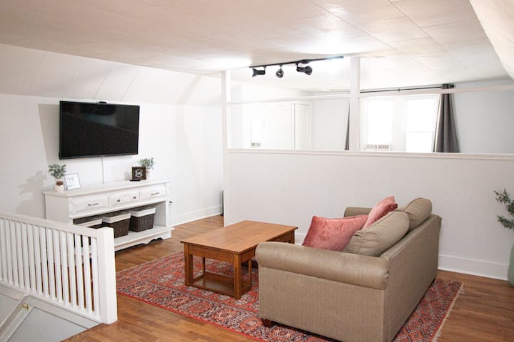 Ninth Street Suites - Suite B - Kansas state university, Manhattan