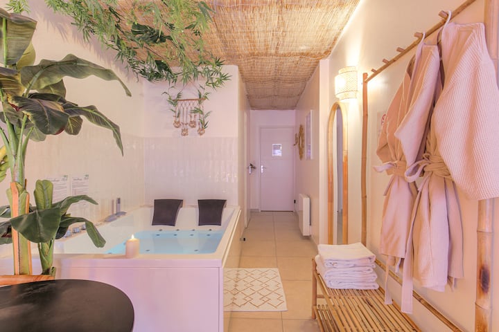 Bali Serenity : Lit Rond - Balnéo - Cocon Pour 2 - Lagnieu