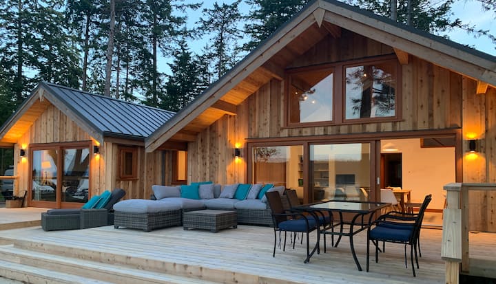 Tribune Bay Getaway - Hornby Island
