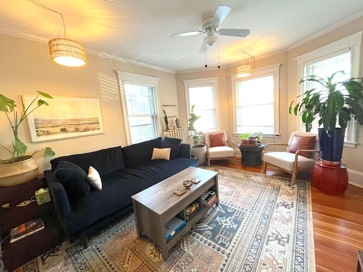 Eclectic Salem Condo (7-10min Walk To Downtown!) - Marblehead, MA