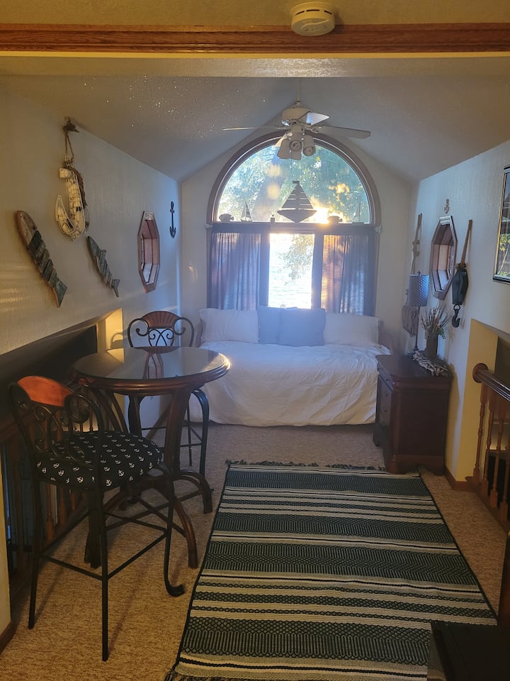 Captains Quarters On The Lake - Oshkosh, WI