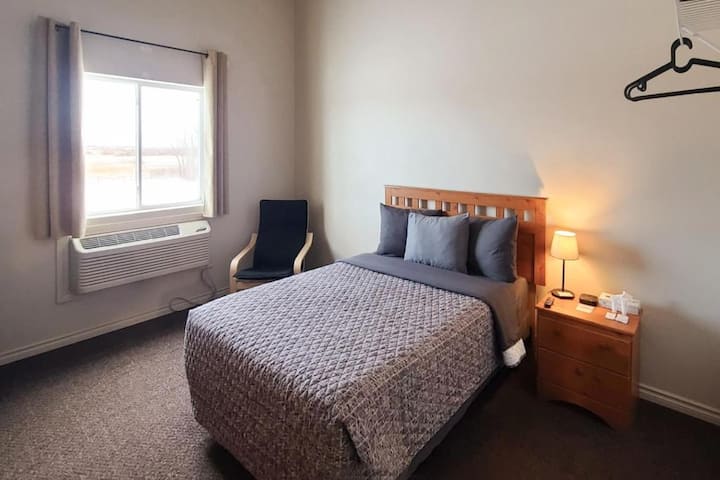 Economy Single Full - Shared Bath - Yarbo, Sk - Saskatchewan