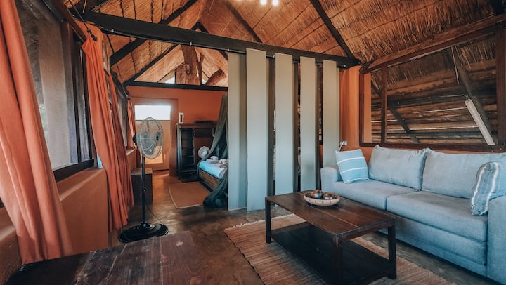 Hippo Hide, Self-catering Cabin - 잠비아