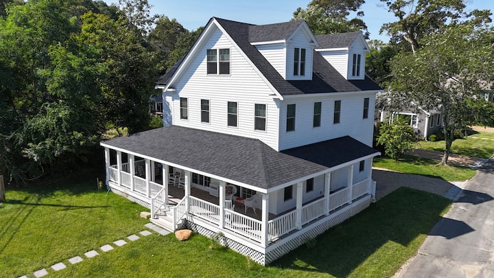 Main Street - Walk To Downtown Vineyard Haven! - Oak Bluffs, MA