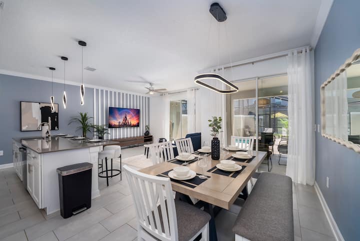 Family Fun: Resort Front + Pool | 15 Min Disney - Kissimmee, FL