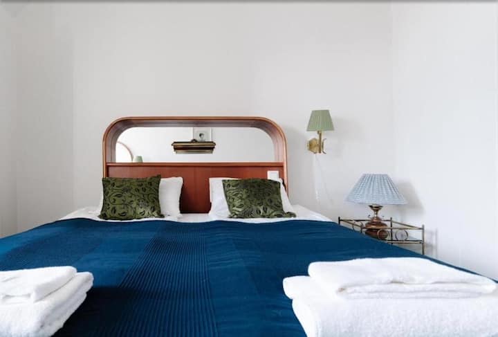 Scandinavian Elegant King Suite With City View - Helsinki