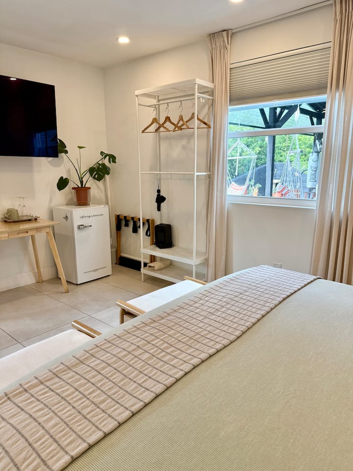 King Bed Studio| Clean & Private |Central Location - St. Petersburg, FL