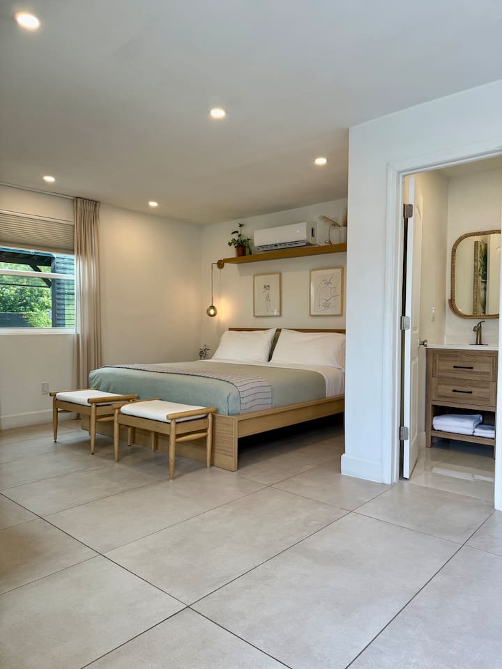 King Bed Studio | Extra Clean | Outdoor Kitchen - San Petersburgo, FL