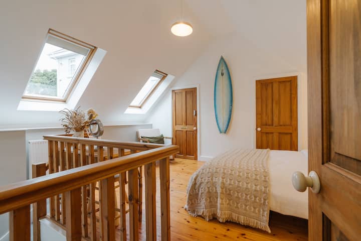 Unique Cottage W/ Outdoor Bath, Dog-friendly Stay - Westward Ho!