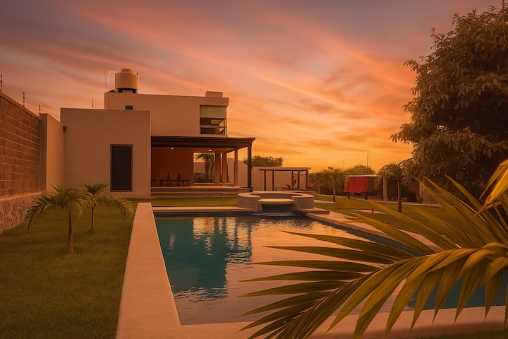 Gated Family Villa! Spacious W/park | Pool+jacuzzi - Cuernavaca