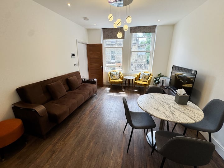 Luxury 1 Bd Apartment W/ Balcony  - Kensington! - London