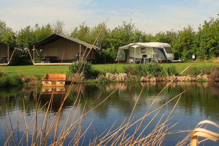 Nette Caravan Aan Het Water Met Prachtig Uitzicht. - Lemmer