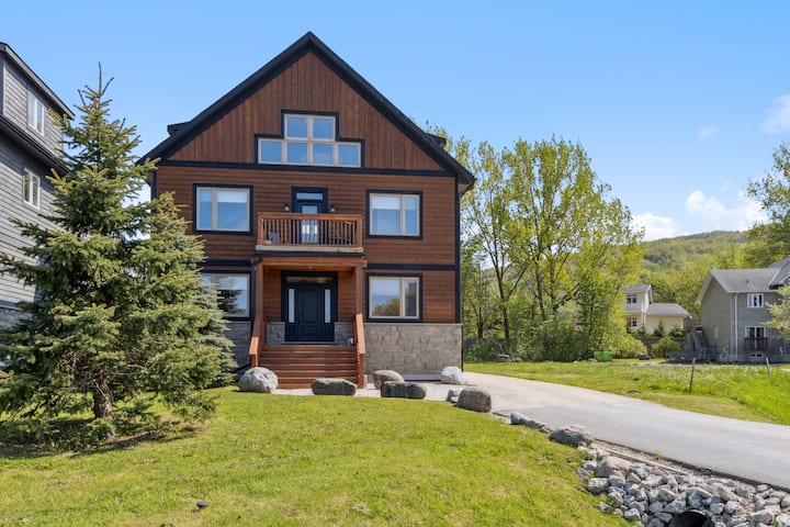 Chic Peak Chalet: Luxury 8bdr Home W/ Hot Tub - Collingwood