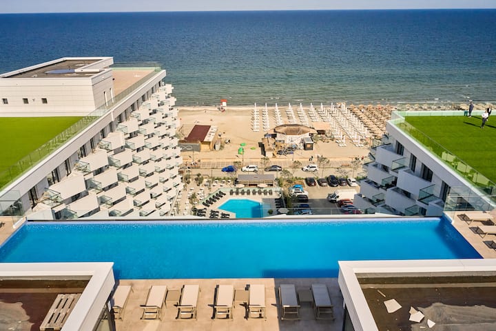 Arrogance Queen Std - Infinity Pool & Spa Resort - Năvodari