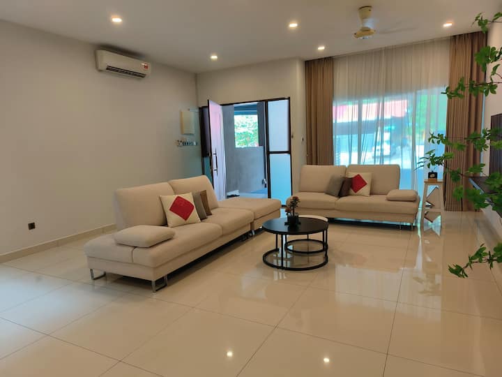 32-a 益香园 Penang Homestay,
同个花园,有多个单元,可容纳人数100+。 - Penang