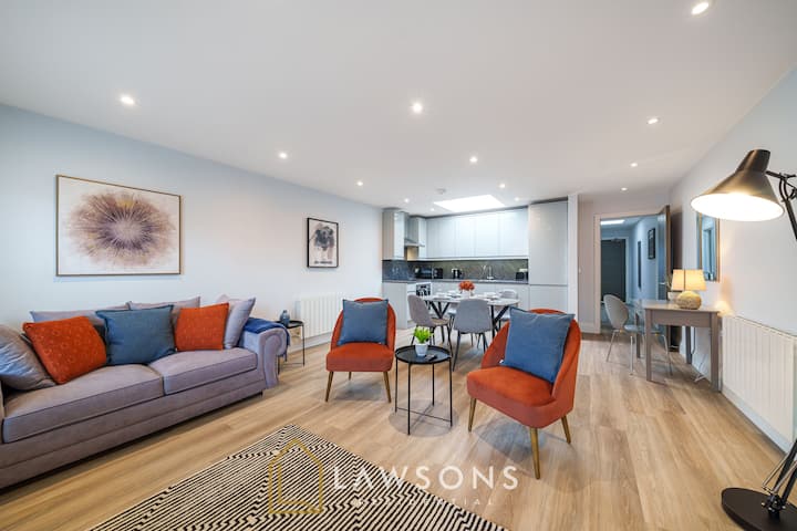 Penthouse Living By Lawsons - Windsor