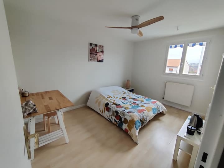 Jolie Chambre & Petit Déjeuner Inclus - Cournon-d'Auvergne