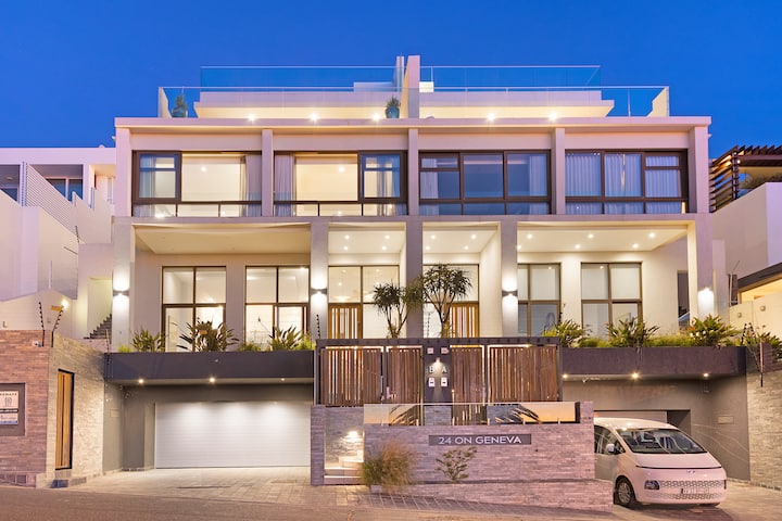 Large Lux Villa, Spectacular Views, Prime Location - Camps Bay