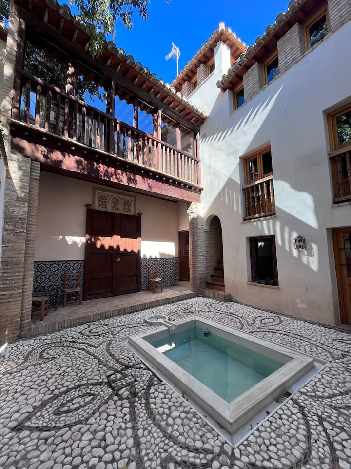 Carmen Del Almencino. - Granada