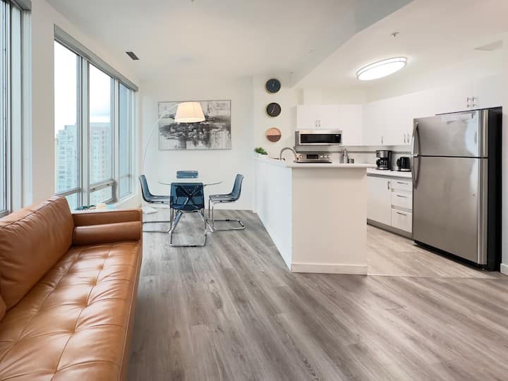 Luxurious Apartment In Downtown - Vancouver