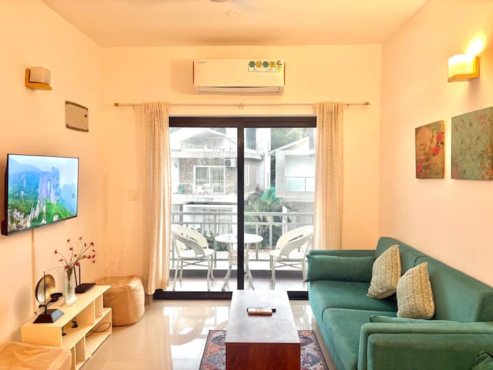 Serviced 2bhk | Premium Assagao Stay + Pool - Goa