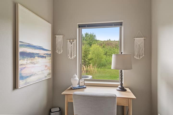 Coastal Cozy Private Scenic End Unit Ground Floor - West Des Moines, IA
