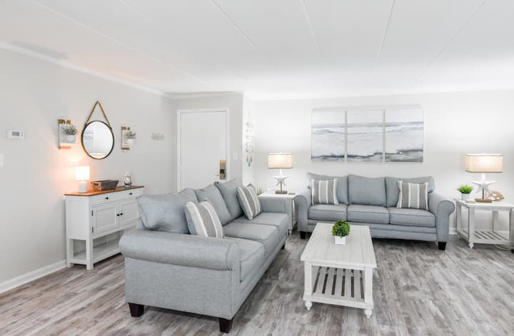 Oceanfront Building, Great Location Steps To Beach - Ocean City, MD