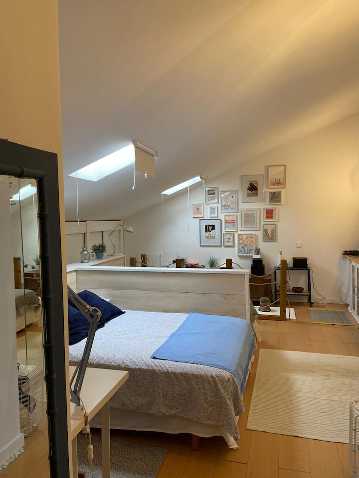 Room With Bathroom And Office In Gorliz - Górliz