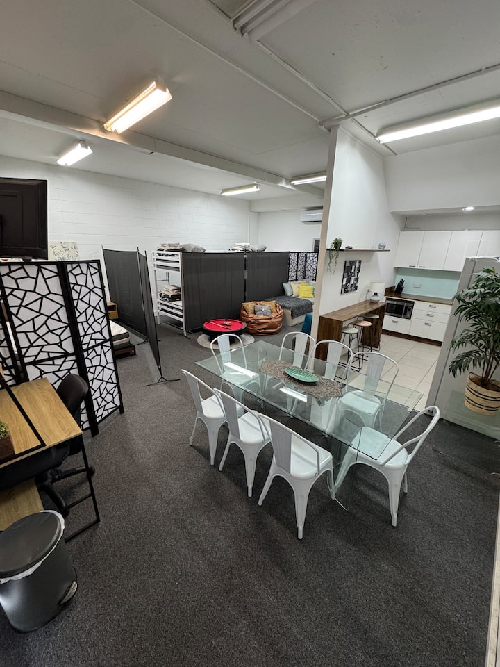 Stylish Executive Family Apartment Close To City - Brisbane