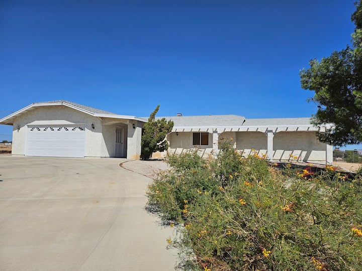 Family Friendly Hesperia Home - Victorville, CA