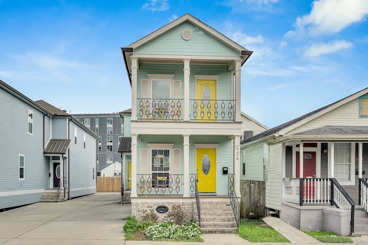 Mid-city W/ Balcony | Near Superdome & Streetcars - New Orleans, LA