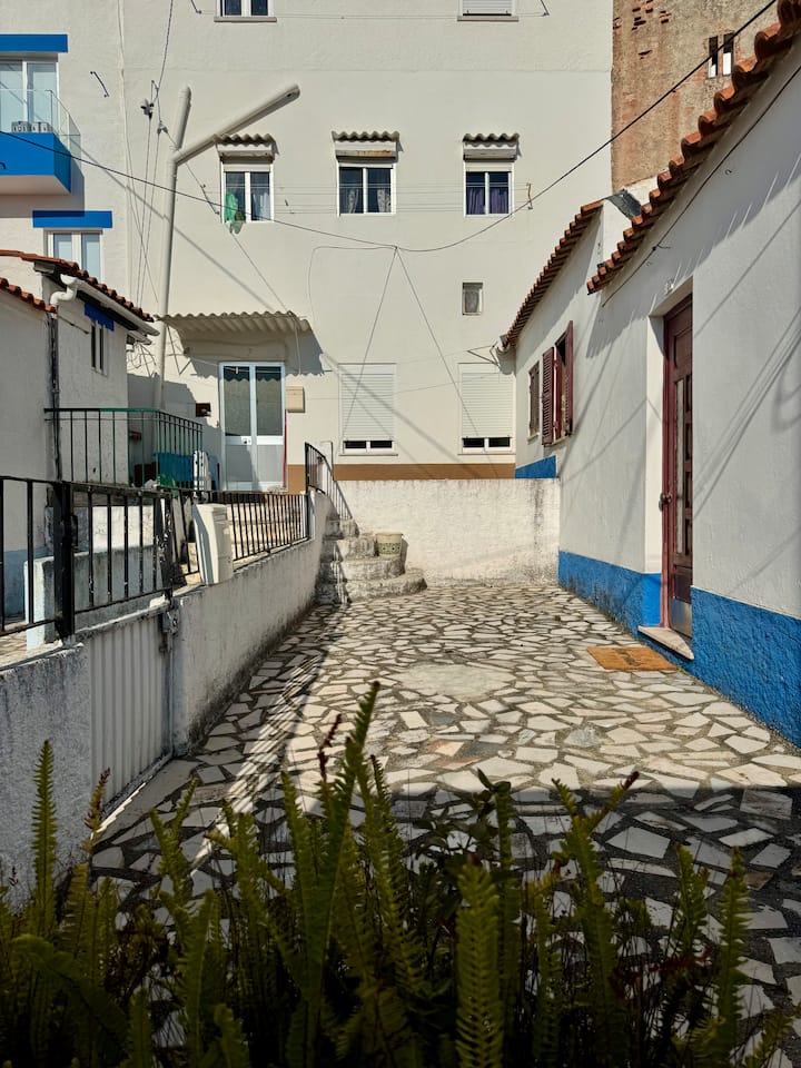 Simple & Humble Beach House - Nazaré