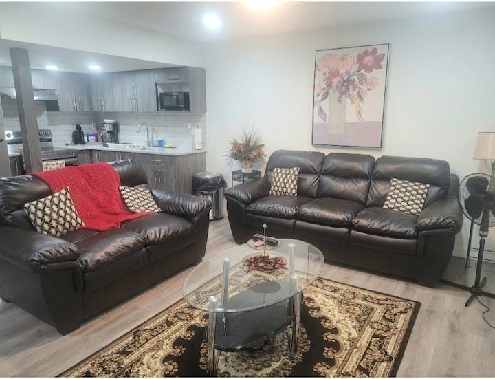 Luxury 2-bedroom Suite 
Close To Airport/amenities - Calgary