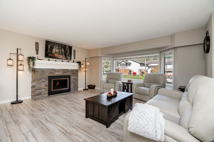Family Retreat | 4bd 2.5 Bth | Near Vancouver - Surrey