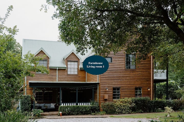 Group Getaway W/ 3 Cottages - South Coast