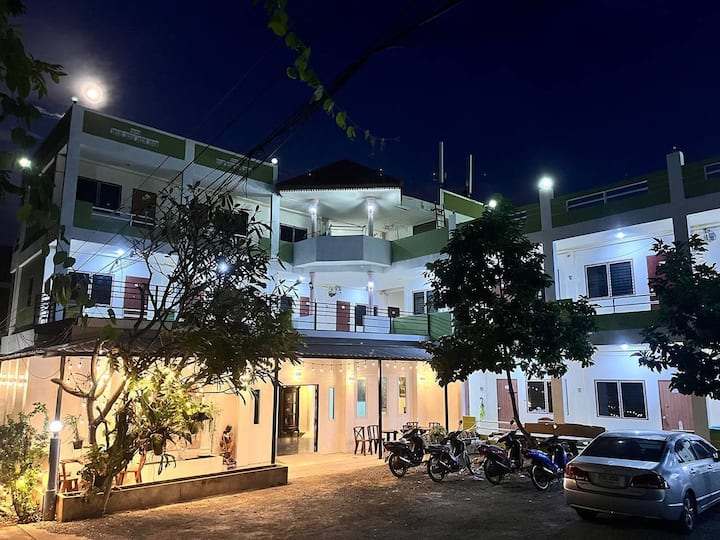 Std Double Room At The 99 Inn Hotel In Pak Chong - Pak Chong