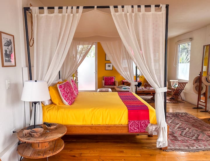 Loft With Soul – Private Deck & Natural Light - Mexico City