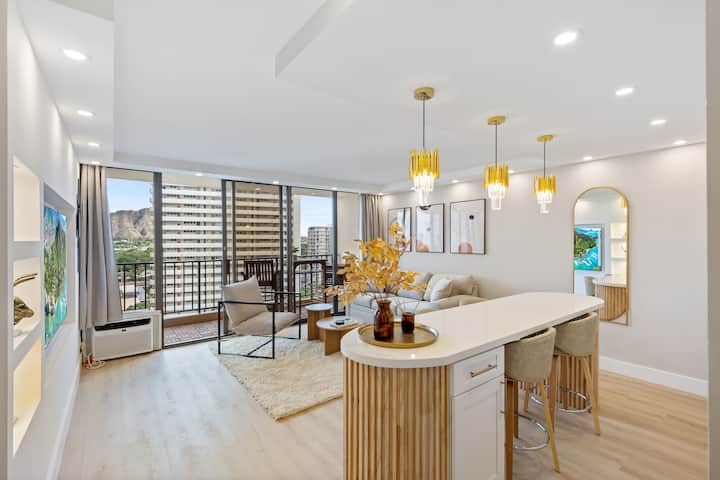 Newly Renovated 16th Fl Fantastic View W/parking - Honolulu, HI