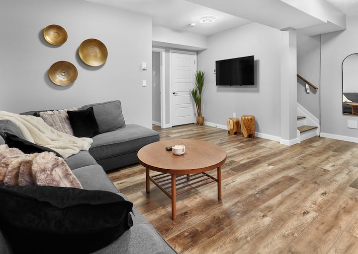 Eastwood Hideaway — Just Remodelled! - Edmonton