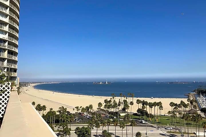 Ocean Views Next 2 Conv Ctr 2 Bed 2 Bath Balconies - Long Beach, CA