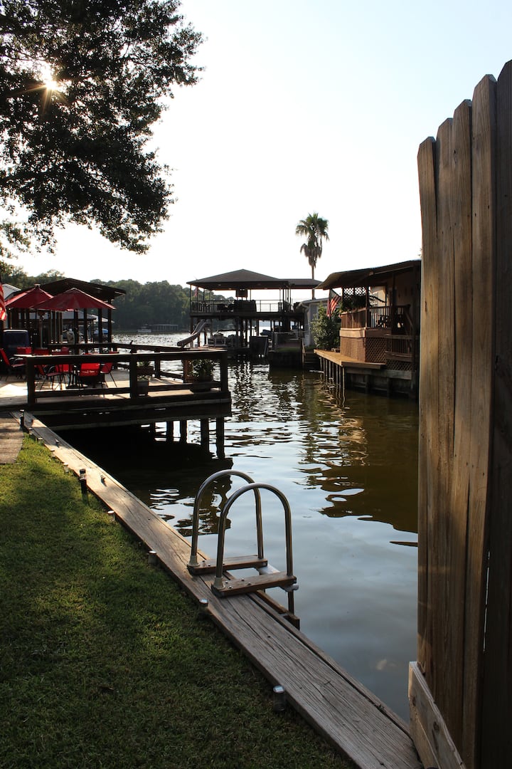 Lake Conroe Lodge - Willis, TX