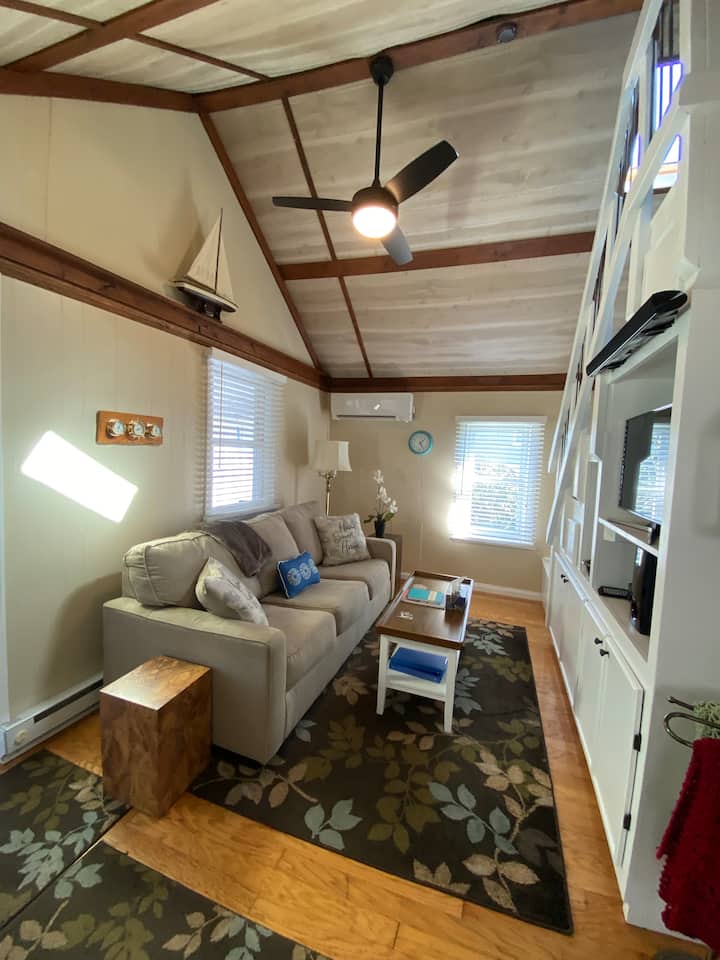 Seldom Inn - Indian Lake, OH