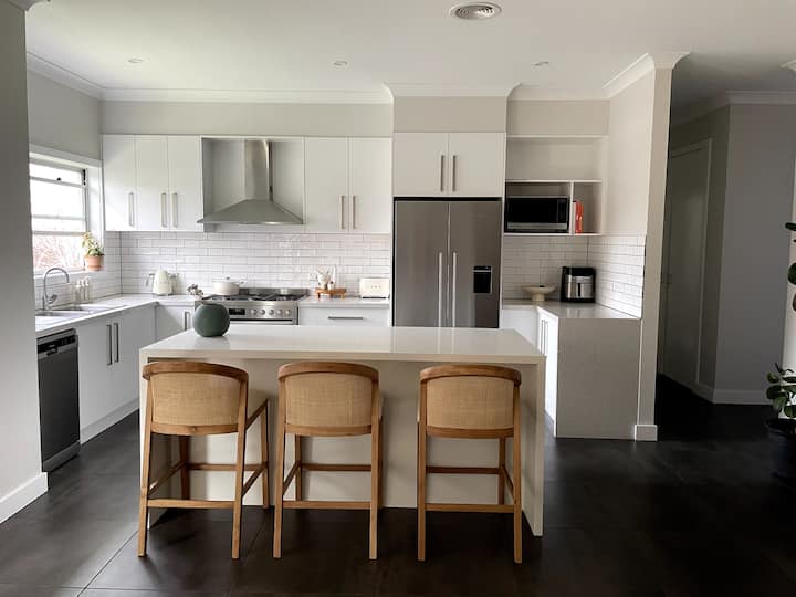 Available For Bathurst Races - Bathurst