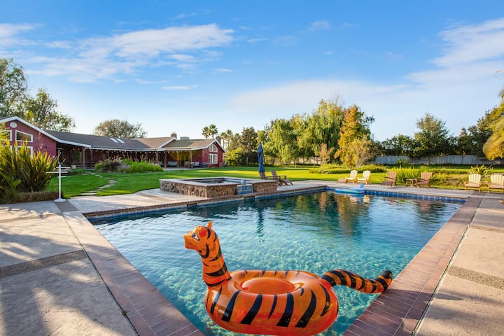 Huge Ranch House,  Pool, 10 Acres With Vineyards! - Los Olivos, CA