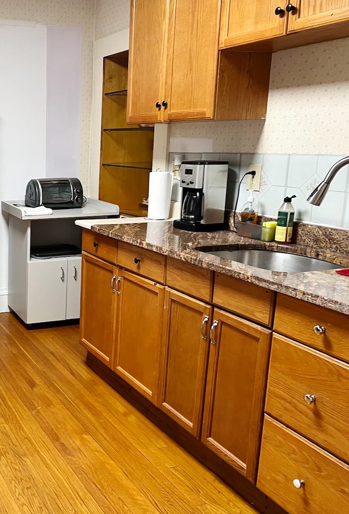 Good 1 Br Apt, Private Separate Entrance, 1st Fl. - Medford, MA